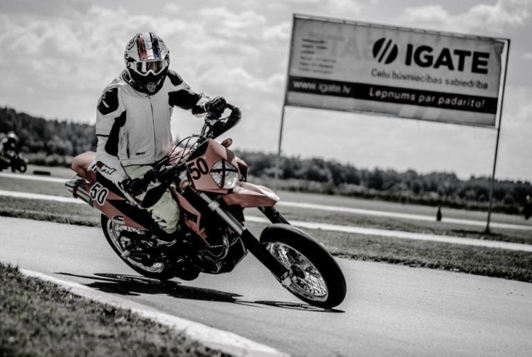 Are SuperMoto Bikes Good on the Highway? (We Checked) – Motor & Wheels